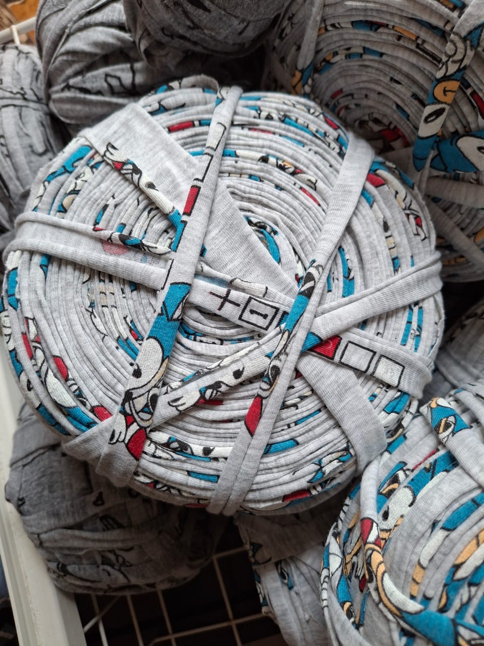 Sonic Print on Pale Grey | T-Shirt Yarn Paradise Online Shop